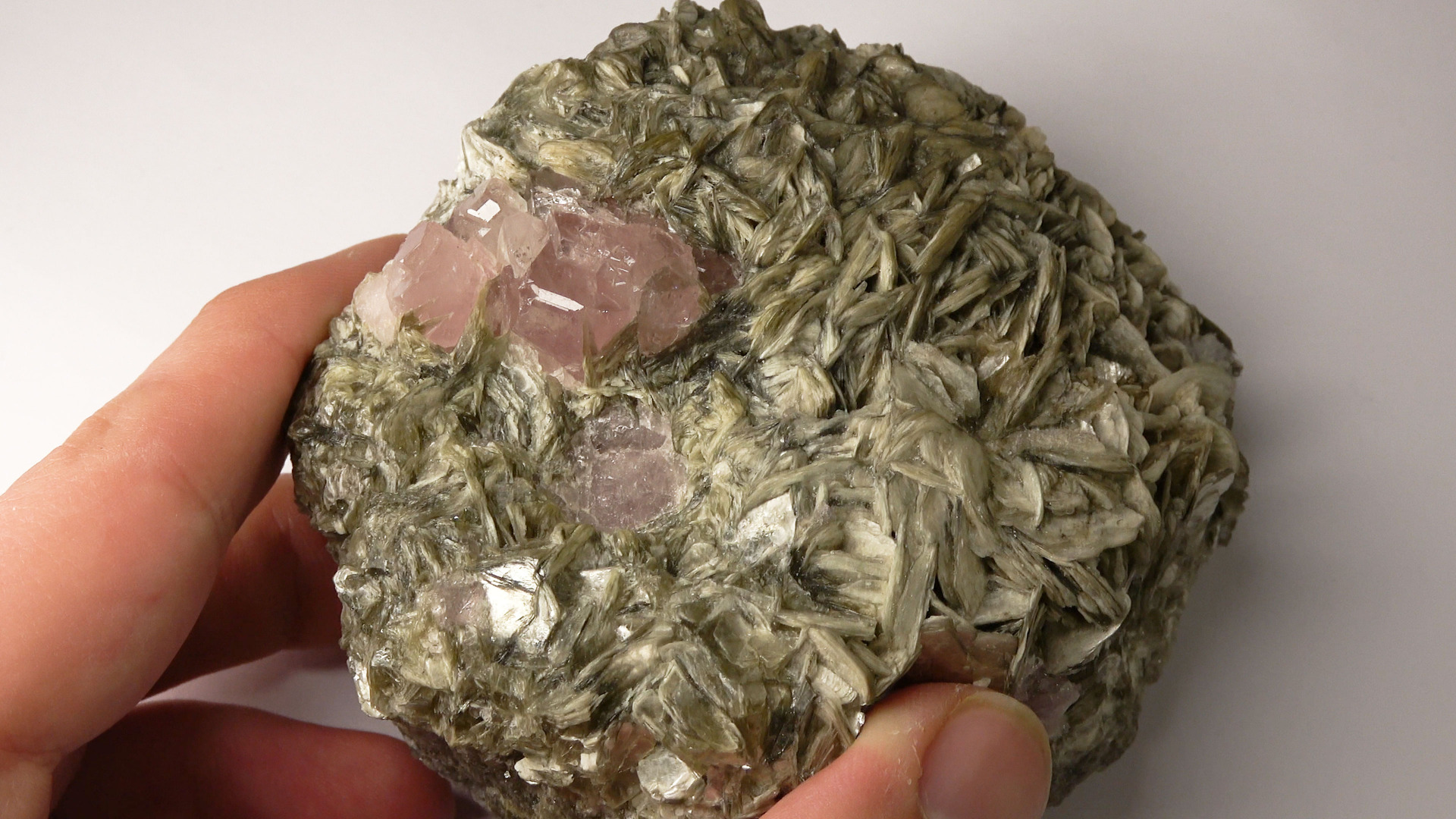 Apatit :: MineralGround